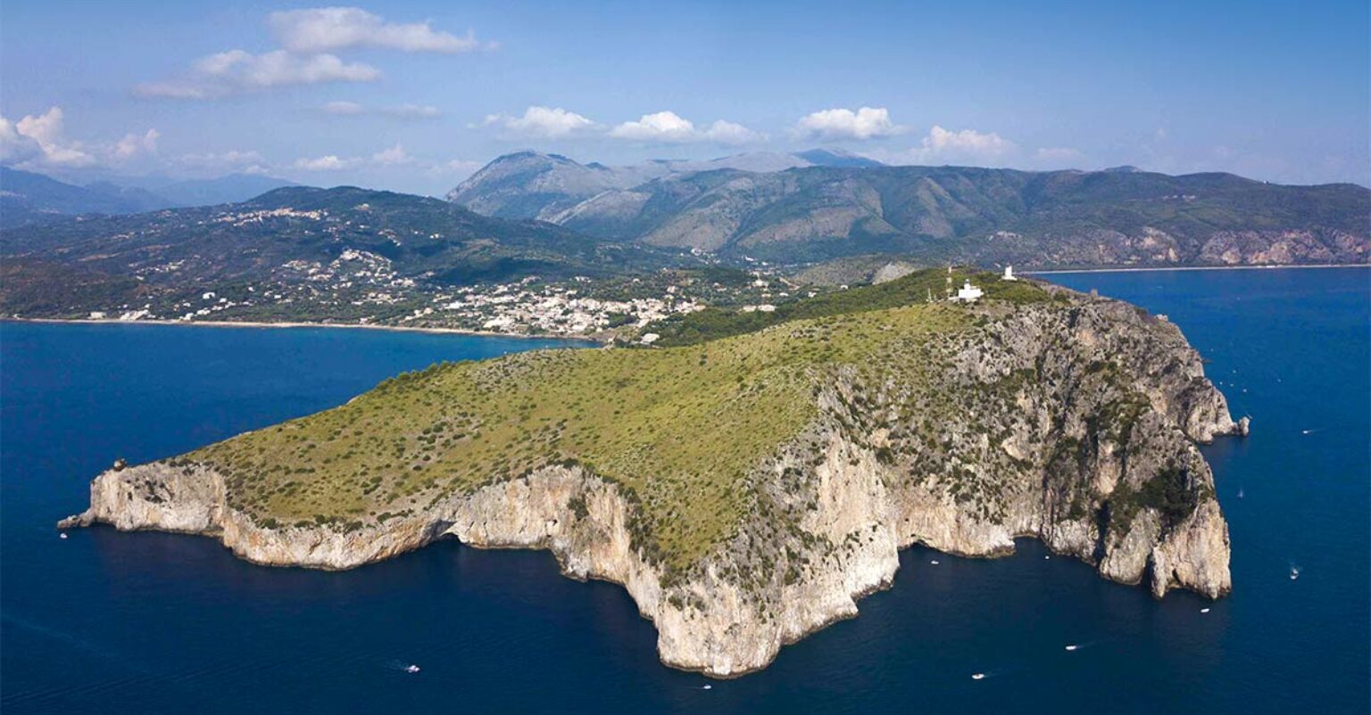 Gite in barca a Capo Palinuro: un viaggio tra spiagge, cale e grotte mozzafiato | Giornale del ...