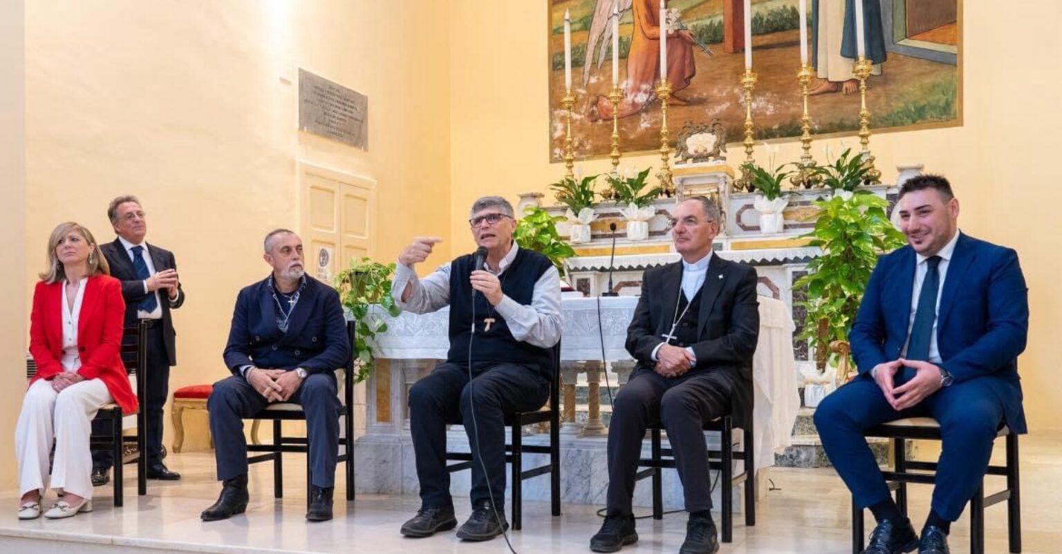 Don Maurizio Patriciello negli Alburni: a Ottati incontra i giovani ...