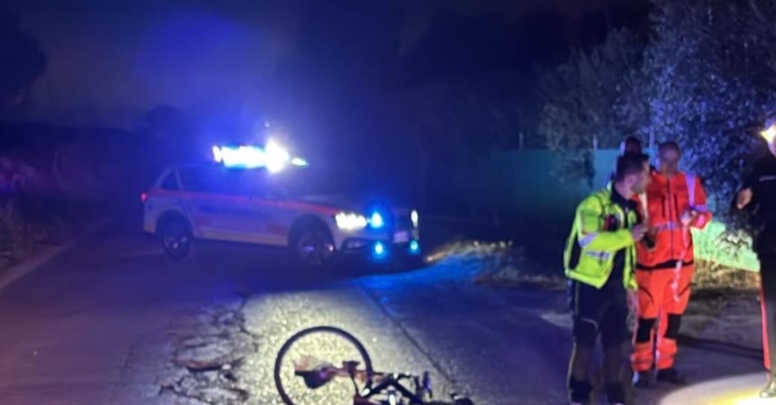Tragedia sulla litoranea a Eboli: ciclista travolto e ucciso, caccia al ...