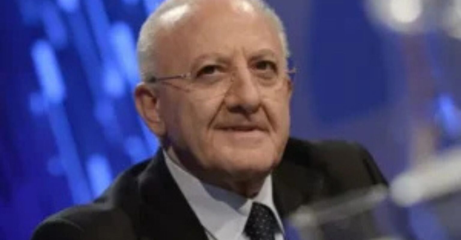 De Luca: «Non vi dico se mi candido, ma controllo tutto. Fare il ...