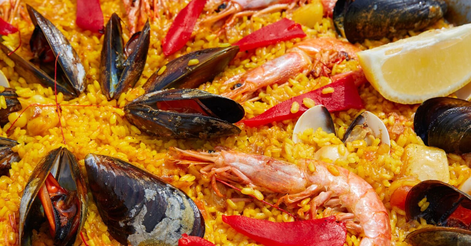 Paella, il sapore del mare e della tradizione in un solo piatto ...